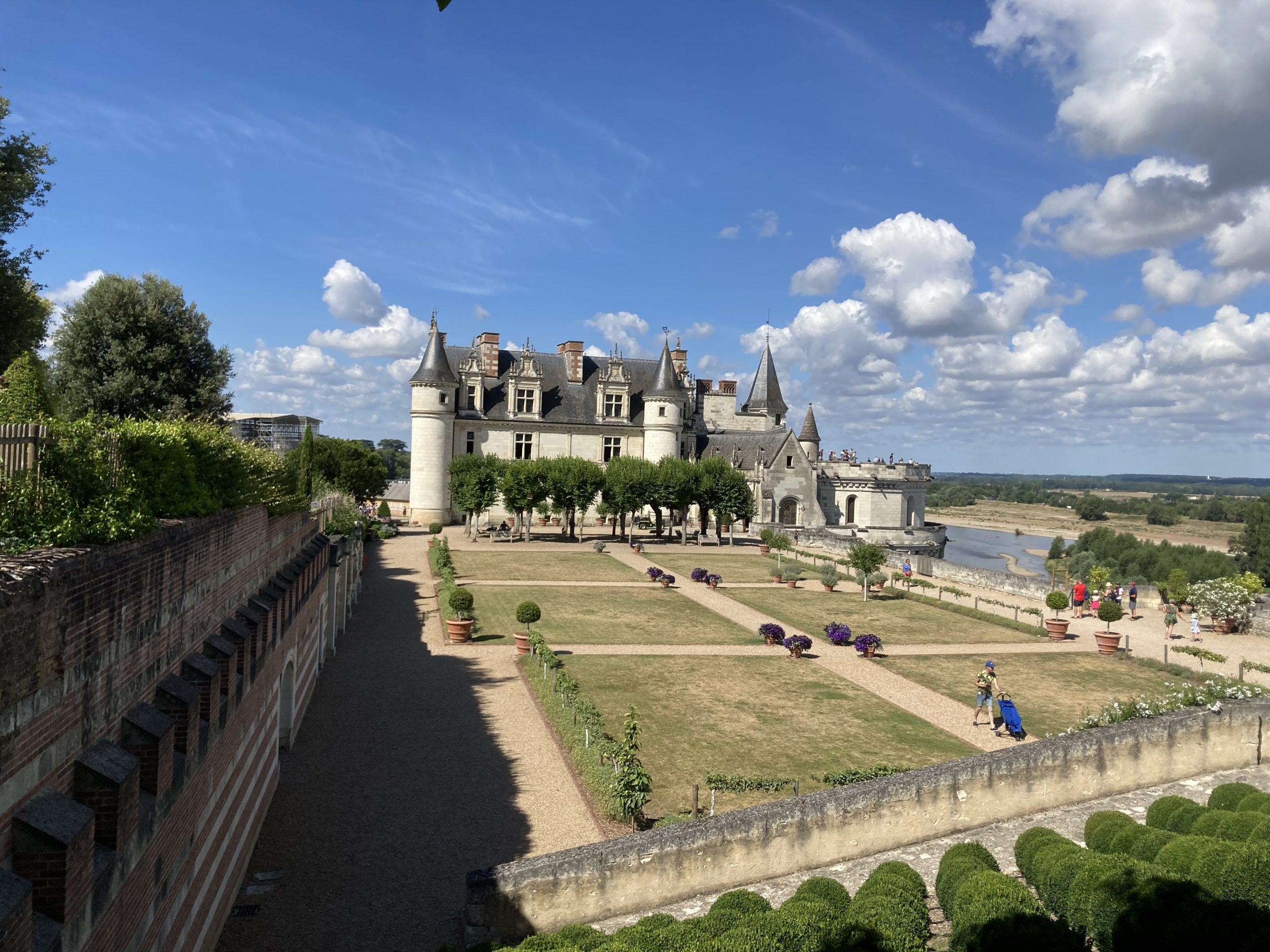 Cycling the Loire Valley – MORE THAN 21 BENDS